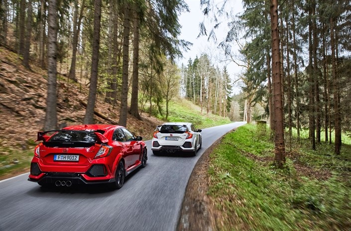 Nouvelle Honda Civic Type R, en rouge et... blanc - Motion Car